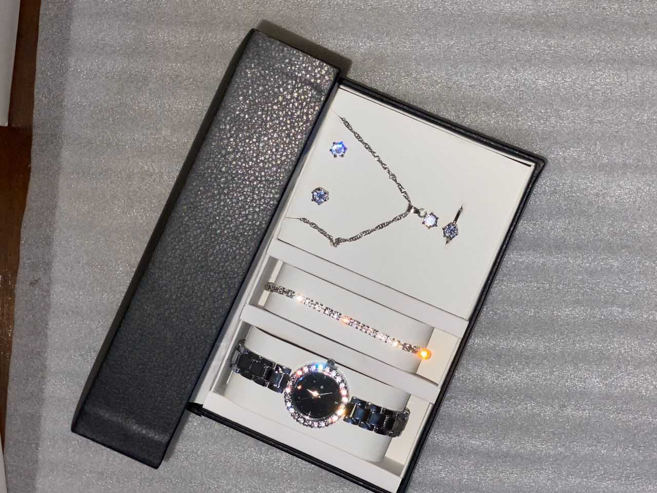 Silver jewelry set | Enomy